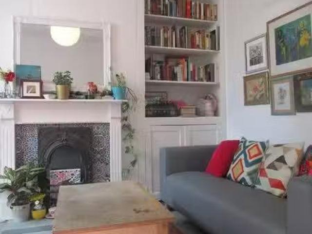 Cozy 2 BA 5+ bedroom house to rent in St. Mark Street, Glouces.