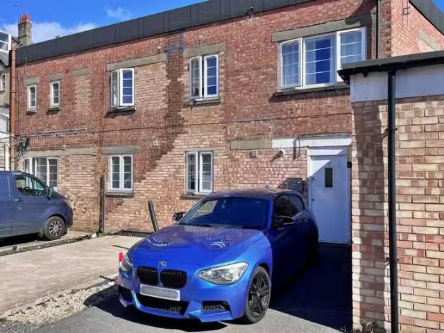 Cheap 2 BA 5 bedroom maisonette for rent in Westbourne Centre.
