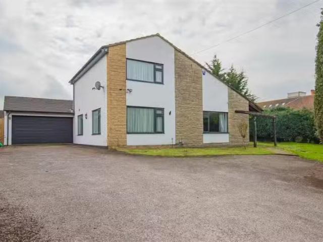 Charming 2 BA 6 bedroom detached house for rent in Hanham Road.