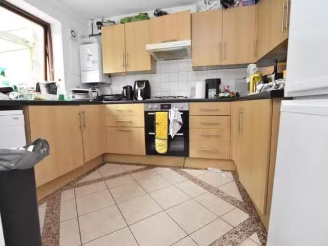 Charming 2 BA 7 bedroom terraced house for rent in Tyndalls Pa.