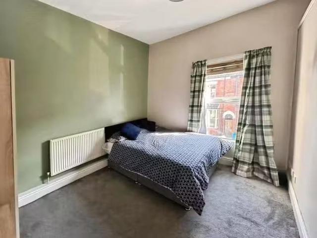 Charming 2 BA 1 bedroom house share for rent in Grafton Street.
