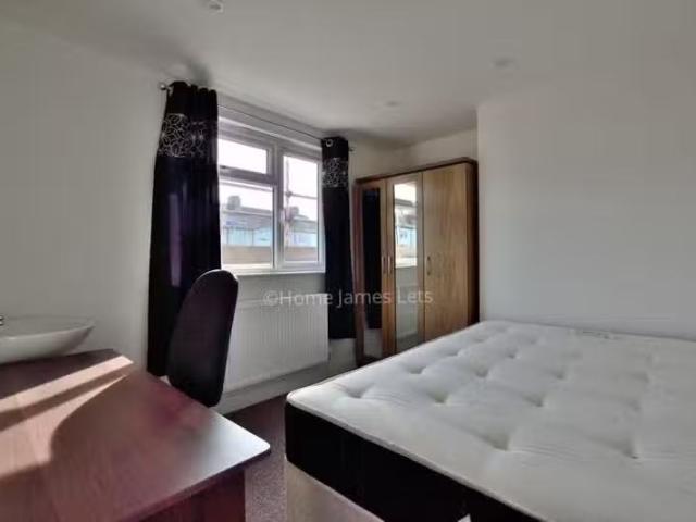 Rental! 2 BA 1 bedroom house share for rent in Medmerry Hill.