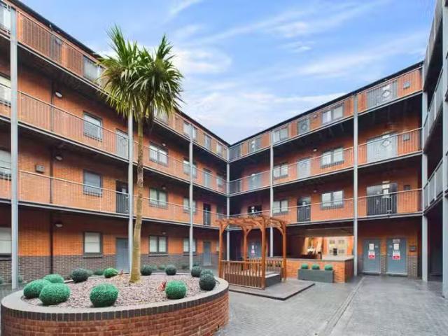 Just in! 2 BA 2 bedroom apartment for rent in Mint Drive, Hock.