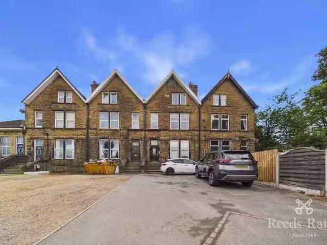 Unique 2 BA 2 bedroom apartment for rent in New Hey Road, Hudd.