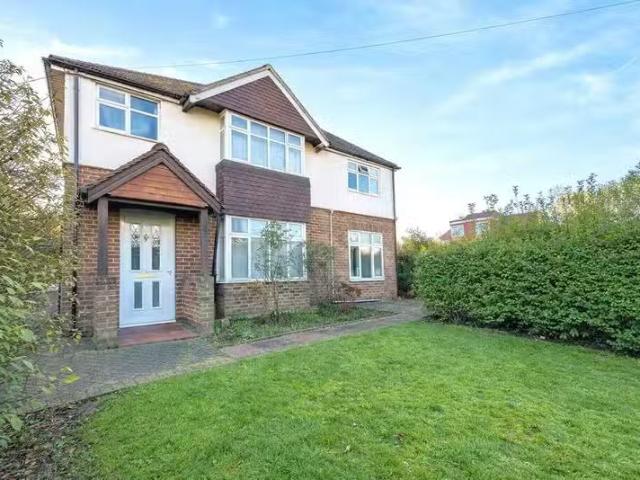 Cozy 2 BA 2 bedroom apartment for rent in Aldershot Road, Guil.
