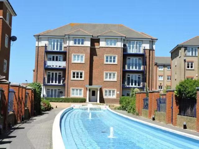 Cozy 2 BA 2 bedroom apartment for rent in Barbuda Quay, Sovere.