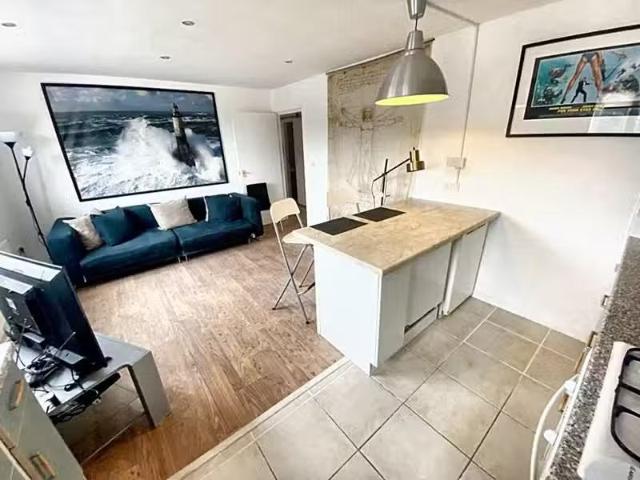 Just in! 2 BA 2 bedroom apartment for rent in Connaught Road.