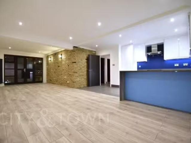 Deal! 2 BA 2 bedroom apartment for rent in Copperfield Road, L.