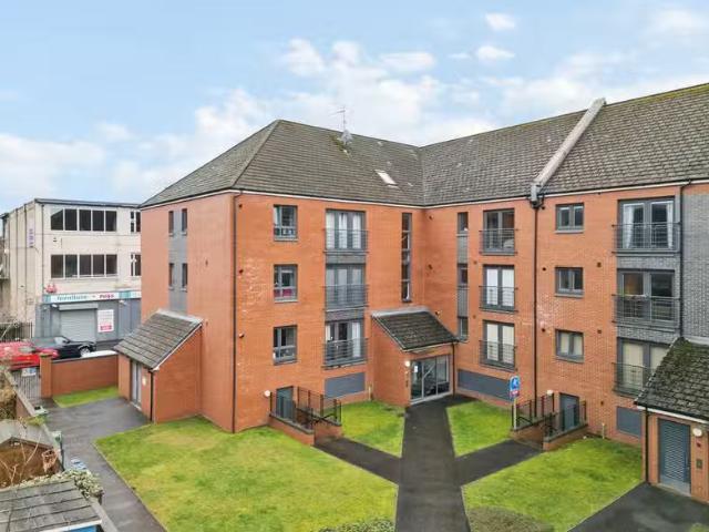 Unique 2 BA 2 bedroom apartment for rent in Craigend Circus.