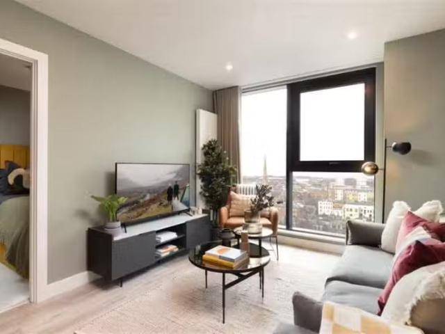 Deal! 2 BA 2 bedroom apartment for rent in Holland Street, Gla.