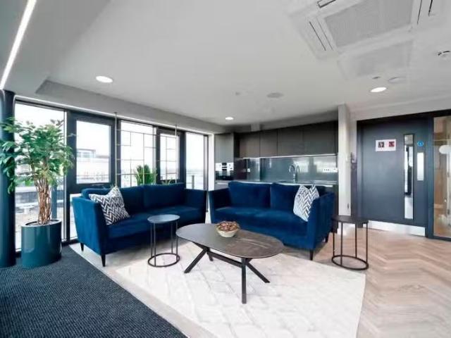 For Rent! 2 BA 2 bedroom apartment for rent in Lionel Street.