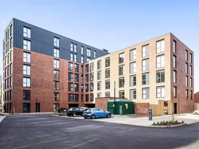 Rental! 2 BA 2 bedroom apartment for rent in Lombe House, Live.