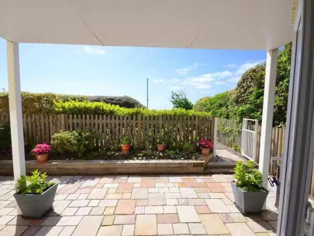 Cozy 2 BA 2 bedroom apartment for rent in Penrith Road, Bourne.
