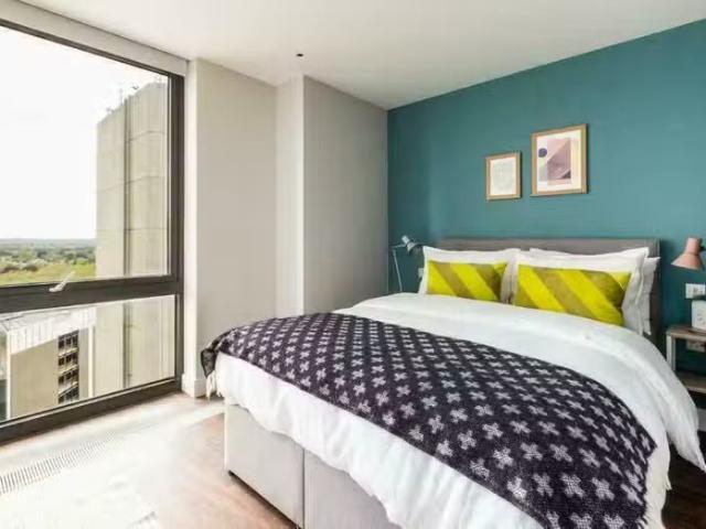Cheap 2 BA 2 bedroom apartment for rent in Victoria Way, Wokin.