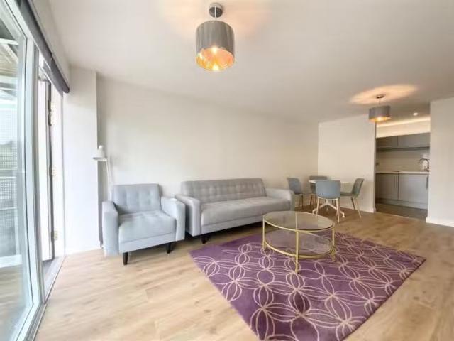 Nice 2 BA 2 bedroom apartment for rent in Victoria Wharf, Card.