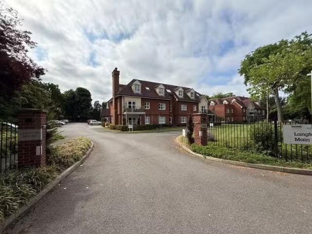 Just in! 2 BA 2 bedroom apartment for rent in Westhall Road, W.