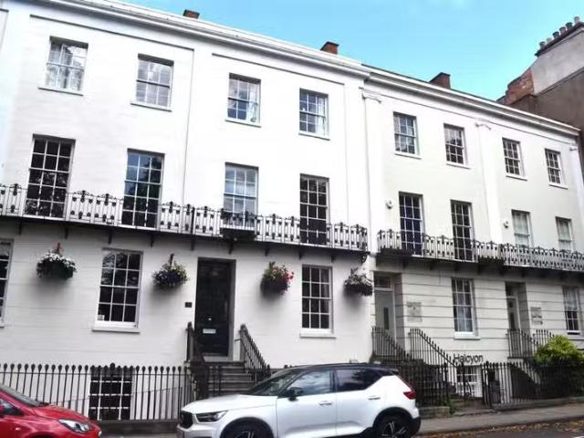 Deal! 2 BA 2 bedroom apartment for rent in 9 Dormer Place, Lea.