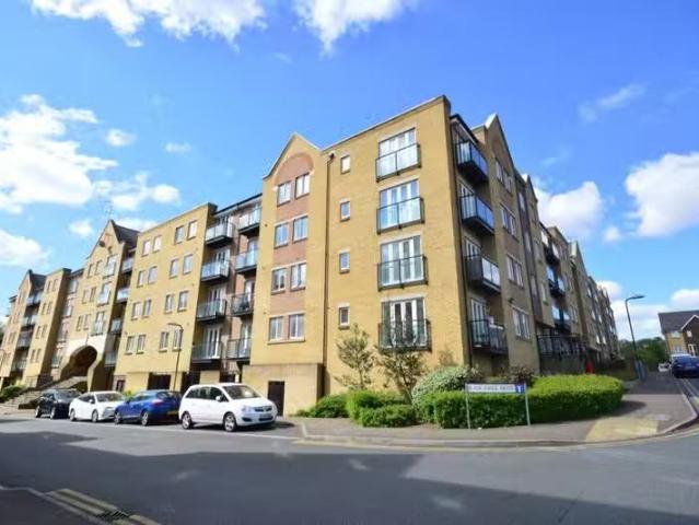 Just in! 2 BA 2 bedroom Flat to rent, Black Eagle Drive, North.
