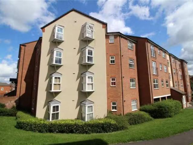 Rental! 2 BA 2 bedroom flat for rent in Wharf Lane, Solihull.