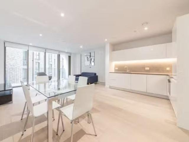 Unique 2 BA 2 bedroom flat for rent in Admiralty Avenue, Royal.