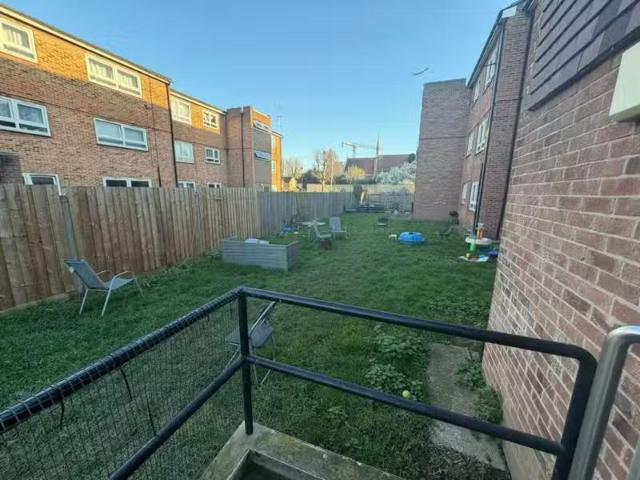 Charming 2 BA 2 bedroom flat for rent in Alwnick Road, E16