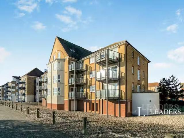Just in! 2 BA 2 bedroom flat for rent in Caroline Way, Eastbou.
