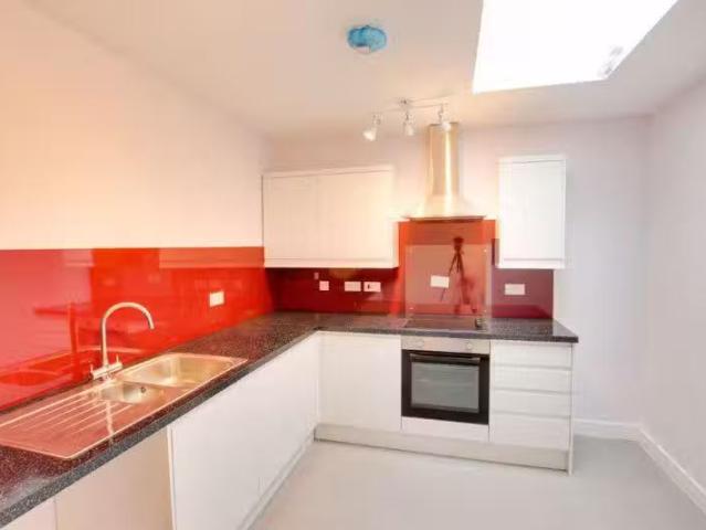 Unique 2 BA 2 bedroom flat for rent in Castle Street, Trowbrid.