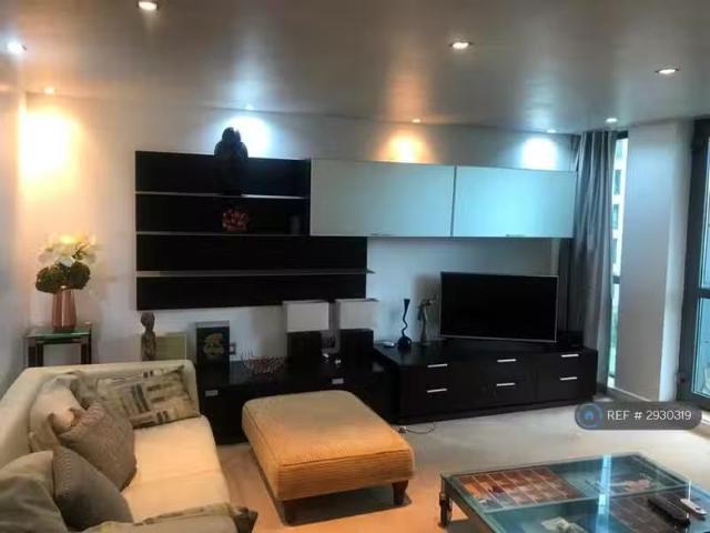 Charming 2 BA 2 bedroom flat for rent in Centenary Plaza, Birm.