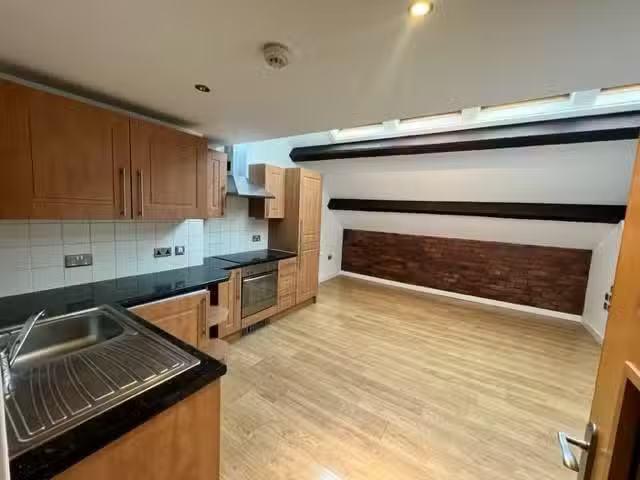 Rental! 2 BA 2 bedroom flat for rent in Colonial Buildings, Br.