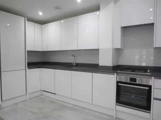 Nice 2 BA 2 bedroom flat for rent in Croham Road, South Croydo.