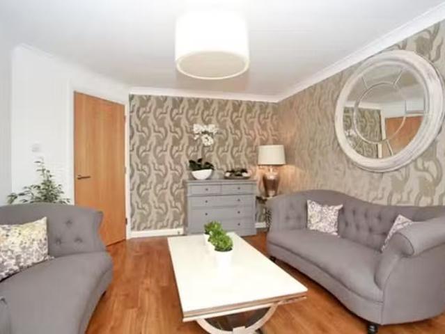 Unique 2 BA 2 bedroom flat for rent in Mackie Place, Top Floor.