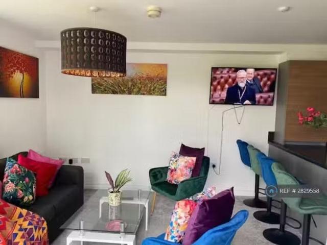 Nice 2 BA 2 bedroom flat for rent in Maltings Close, Cambridge.