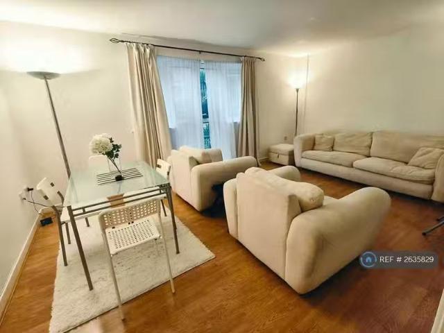 Nice 2 BA 2 bedroom flat for rent in Menai Place, London, E3