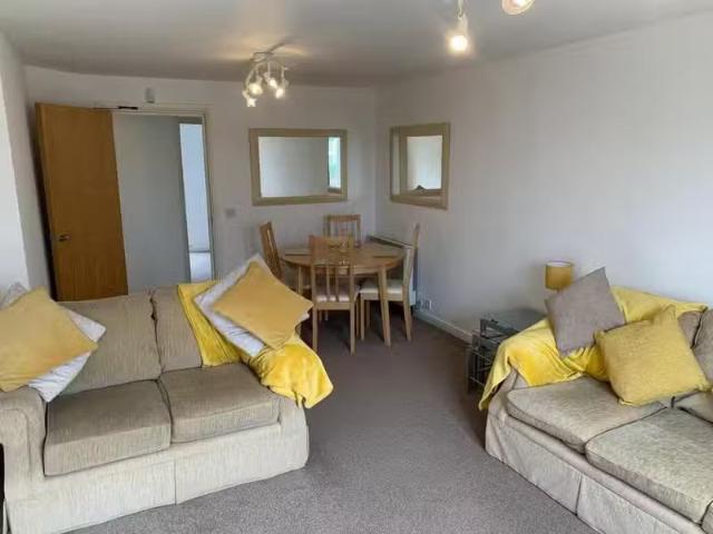 Cozy 2 BA 2 bedroom flat for rent in Messina House, Vellacott.
