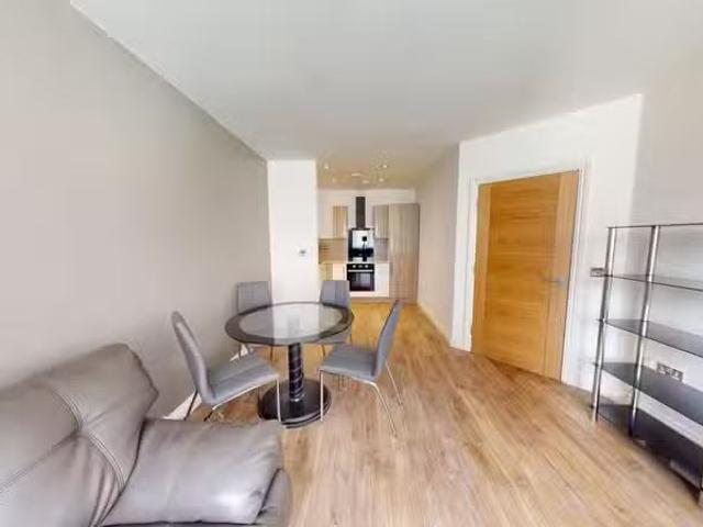 Cozy 2 BA 2 bedroom flat for rent in Mint Drive, Hockley, B18