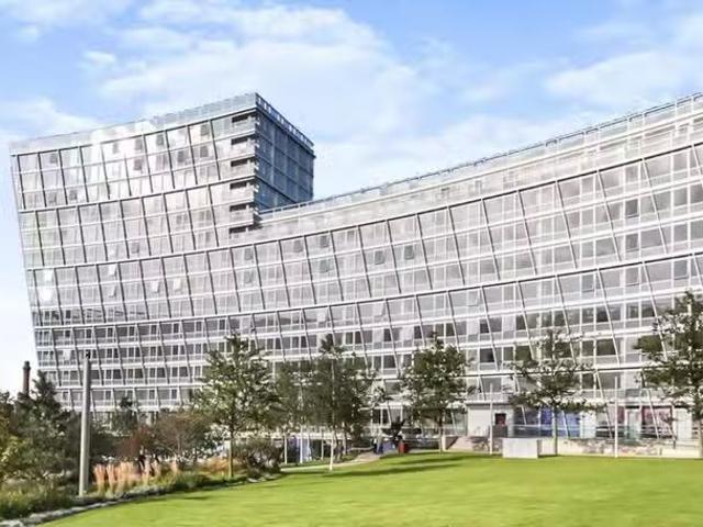 Unique 2 BA 2 bedroom flat for rent in One Park West, 31 Stran.