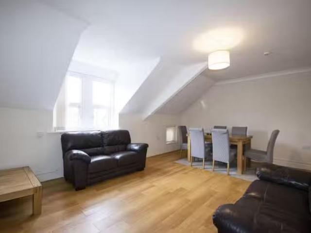 Nice 2 BA 2 bedroom flat for rent in Pen Y Lan Road, Roath, CF24