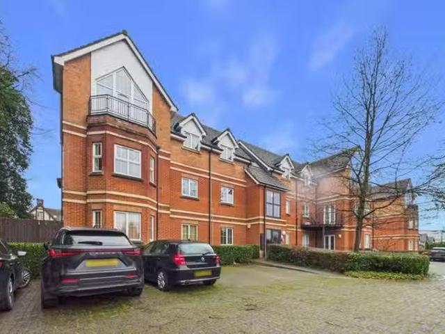 Deal! 2 BA 2 bedroom flat for rent in Priory Heights Court, De.