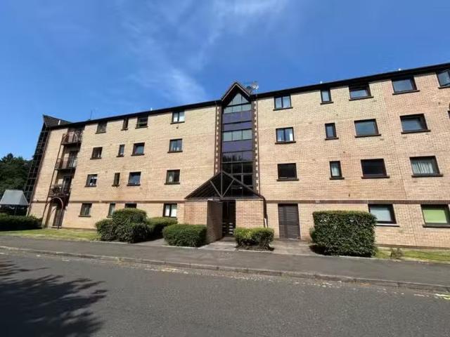 Cheap 2 BA 2 bedroom flat for rent in Riverview Drive, Glasgow.