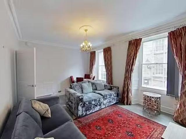 Just in! 2 BA 2 bedroom flat for rent in Rose Street, Edinburg.