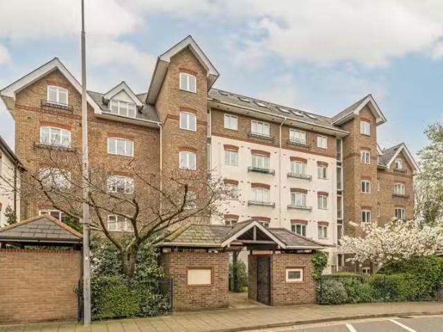 Cheap 2 BA 2 bedroom flat for rent in Steadfast Road, Kingston.