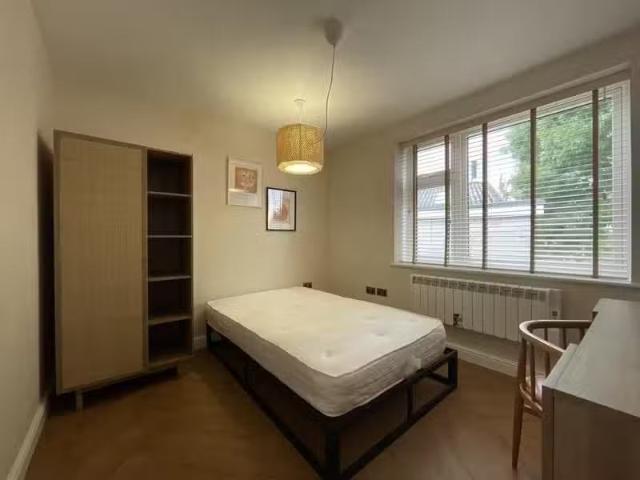 Nice 2 BA 2 bedroom house for rent in Broad Street, Loughborou.
