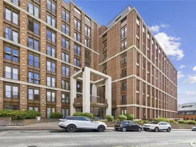 Rental! 2 BA 2 bedroom penthouse for rent in Grosvenor Road, S.