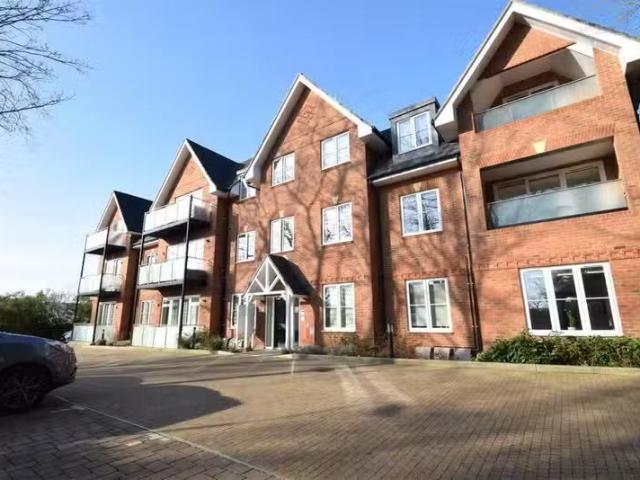 Cheap 2 BA 3 bedroom apartment for rent in Carew Road, Northwo.