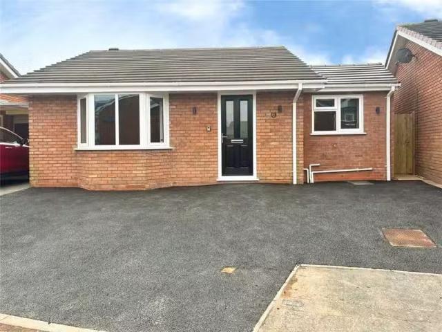 Nice 2 BA 3 bedroom Detached Bungalow to rent, Pugin Close, Wo.