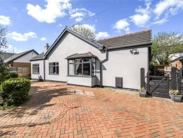 Unique 2 BA 3 bedroom detached house for rent in Regal Close.