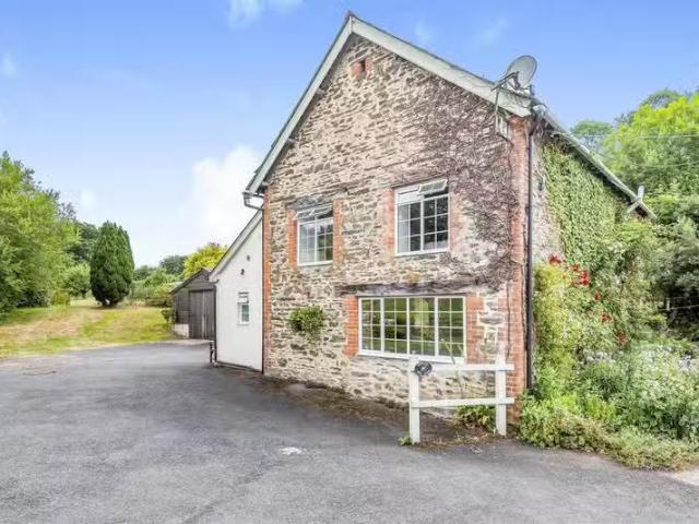 Nice 2 BA 3 bedroom detached house for rent in West Anstey, So.