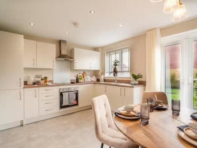 Nice 2 BA 3 bedroom end of terrace house for rent in Bracewell.