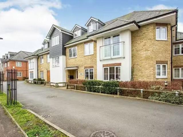 Nice 2 BA 3 bedroom Flat to rent, The Hub Stoneylands Road, Eg.