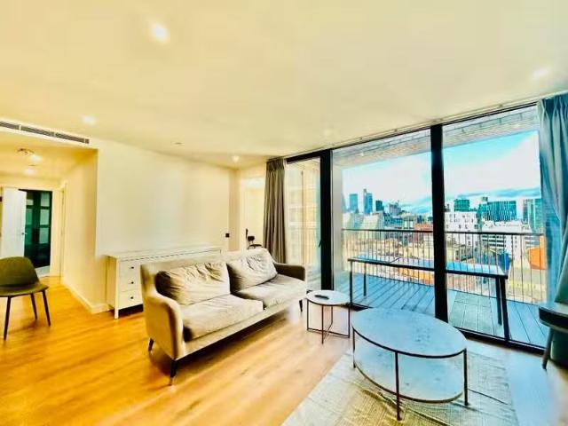 Cozy 2 BA 3 bedroom flat for rent in Emery Way, London, E1W